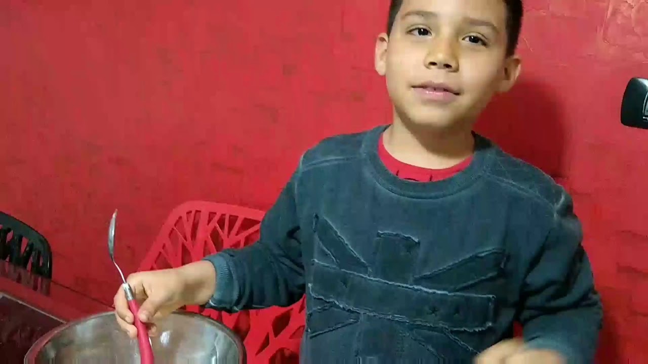 Gabriel preparando masa de pizza!! - YouTube