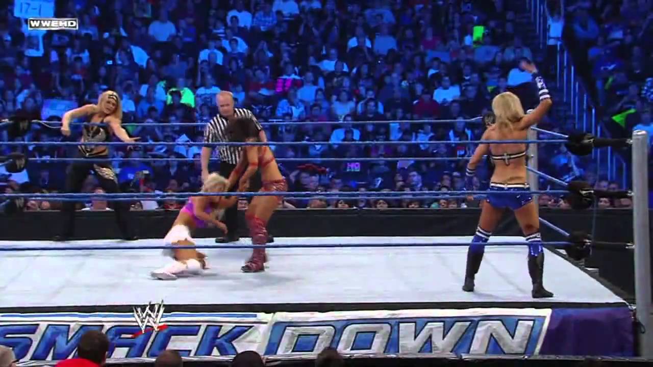 Michelle McCool Layla vs Beth Phoenix Tiffany HD - YouTube
