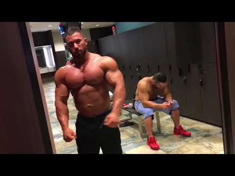 Dorian Hamilton locker room flexing - YouTube