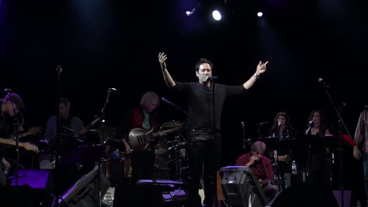 Rob Morrow "Dancing in the Dark" w/ Tribe Band - YouTube