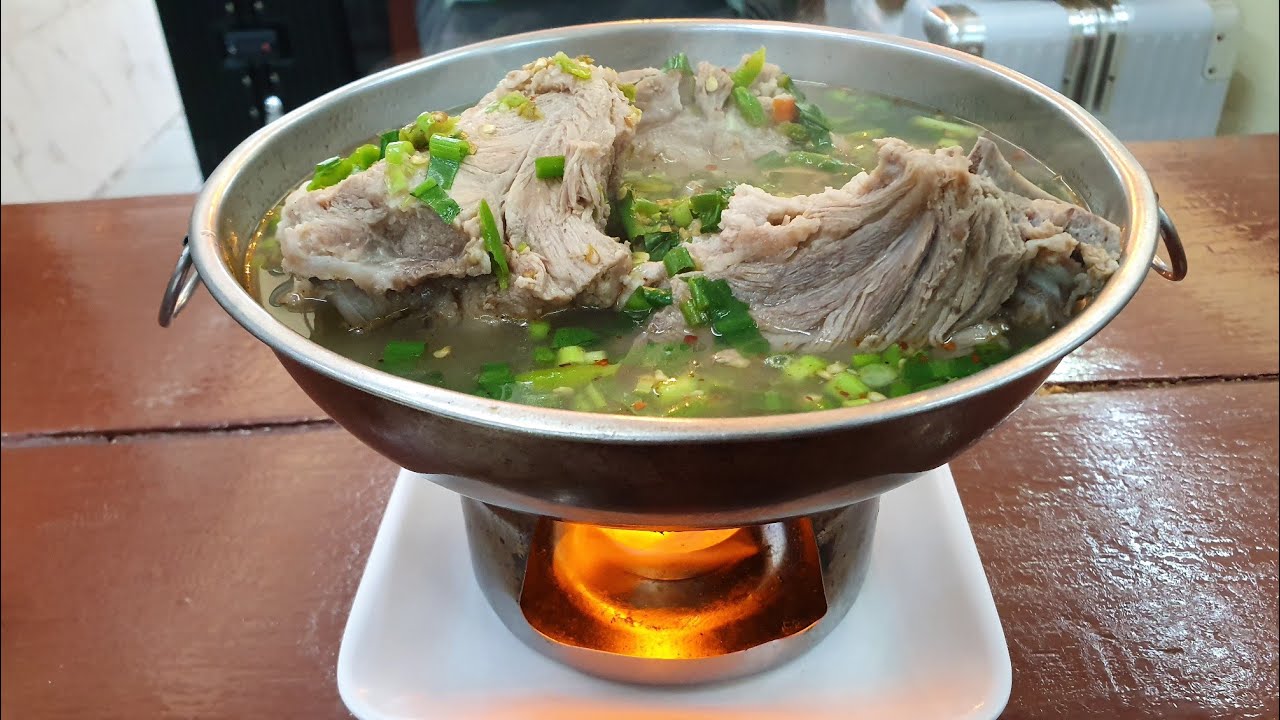 EATING THE BEST PORK BONE SOUP ( Leng Tom Saap) - YouTube