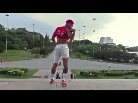 Dynho Alves dançando muito