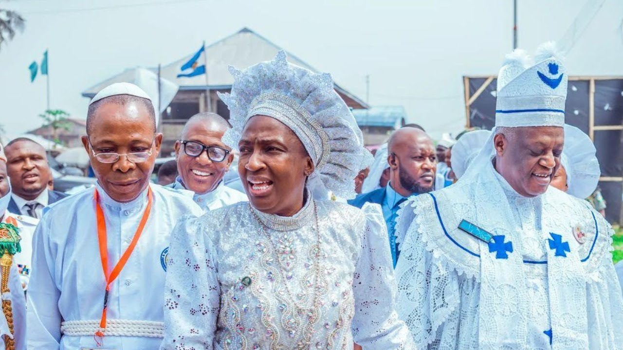 THE KING OF ZION, DR. HENRY OGUNYEMI WELCOMES REV. ESTHER AJAYI TO ...