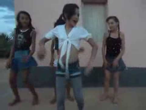 meninas dançando show das poderosas