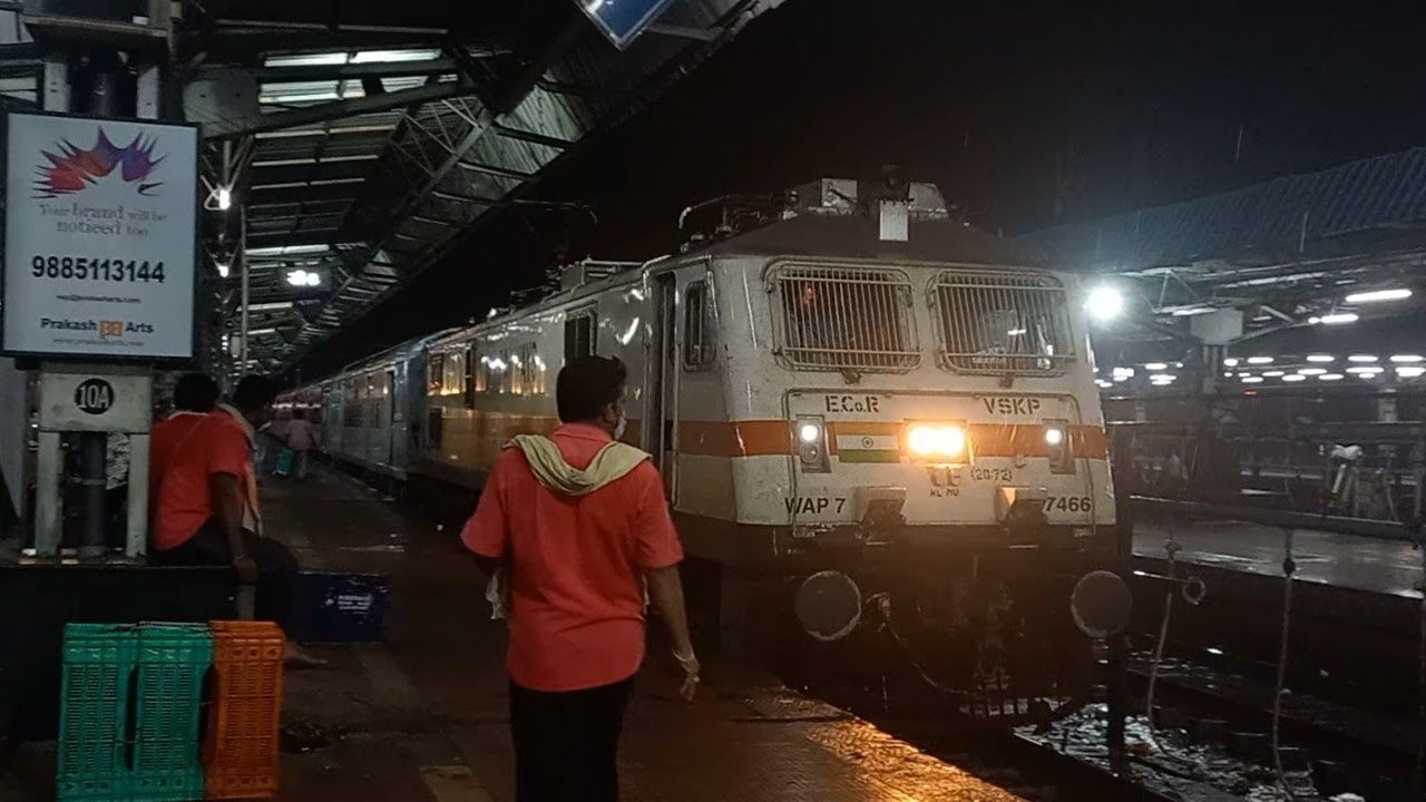 BHUBANESWAR - RAMESHWARAM EXPRESS ARRIVAL VISAKHAPATNAM RAILWAY STATION ...