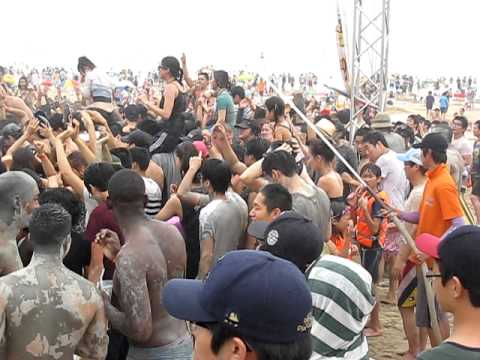Boryeong Mud Festival's rave party on the beach! - YouTube