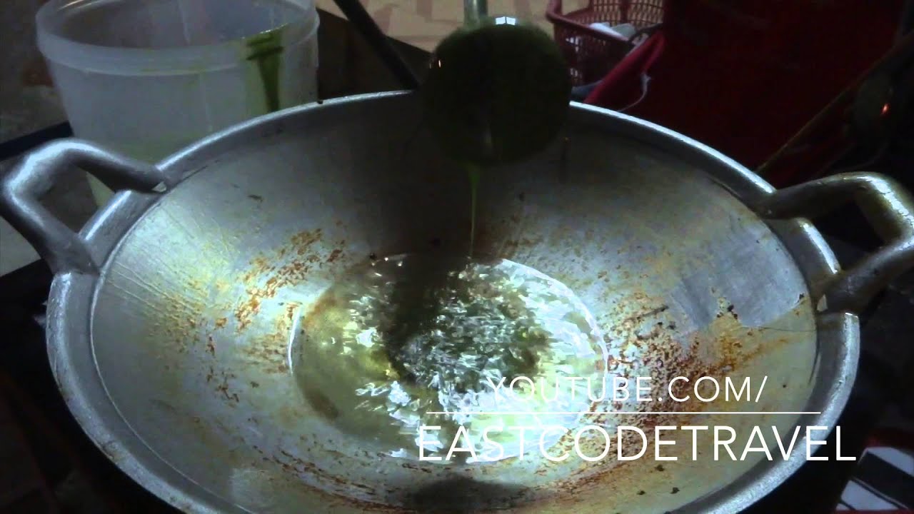 Thai Deep Fried Rice Flour sweet cake - YouTube