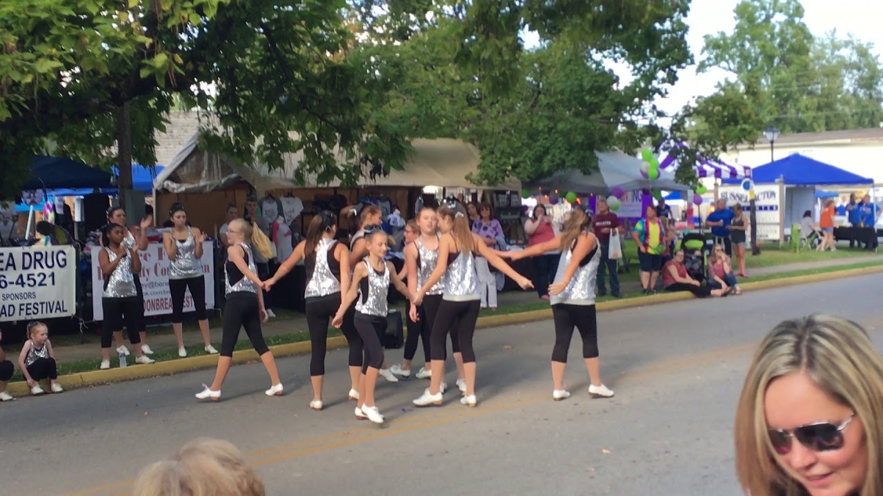 The SunShine Cloggers at the Berea Spoonbread Festival - YouTube