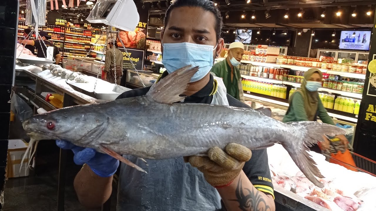 Amazing Rita Catfish Cutting Skills Expert Fish Cutter - YouTube