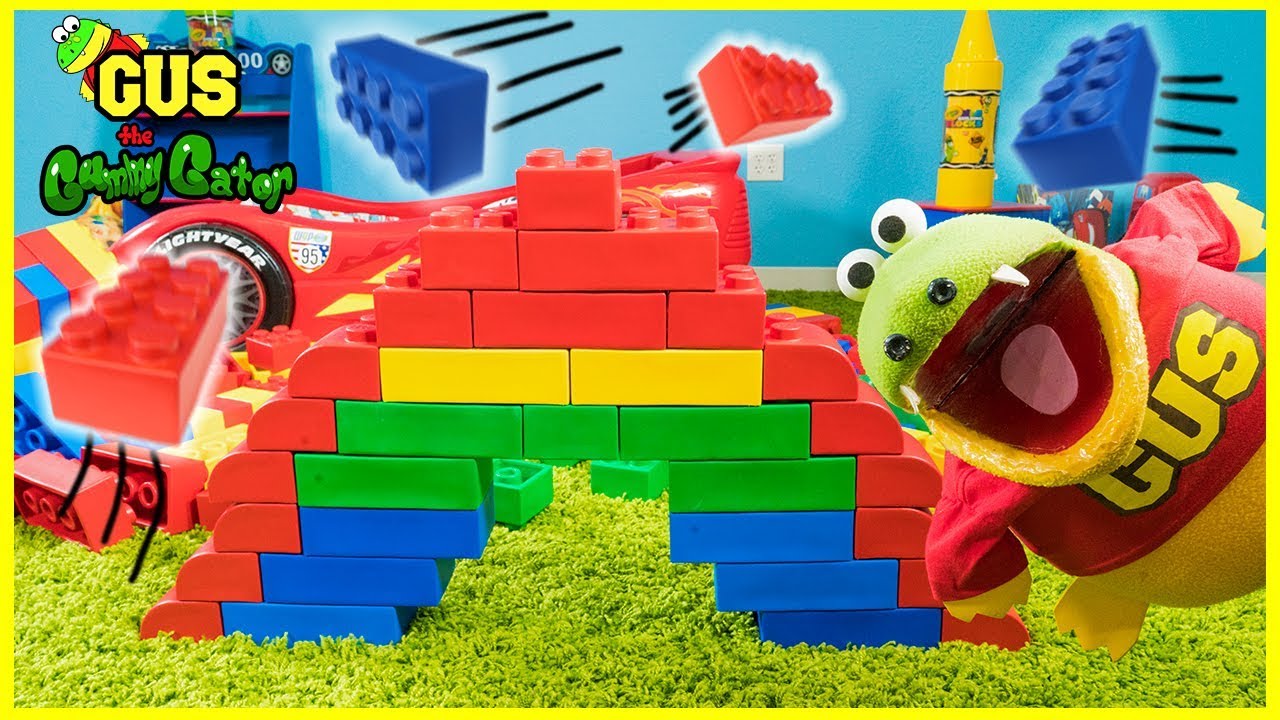 Giant Lego Build Contest ! Who can build the BEST DINOSAUR Moe Vs. Gus ...
