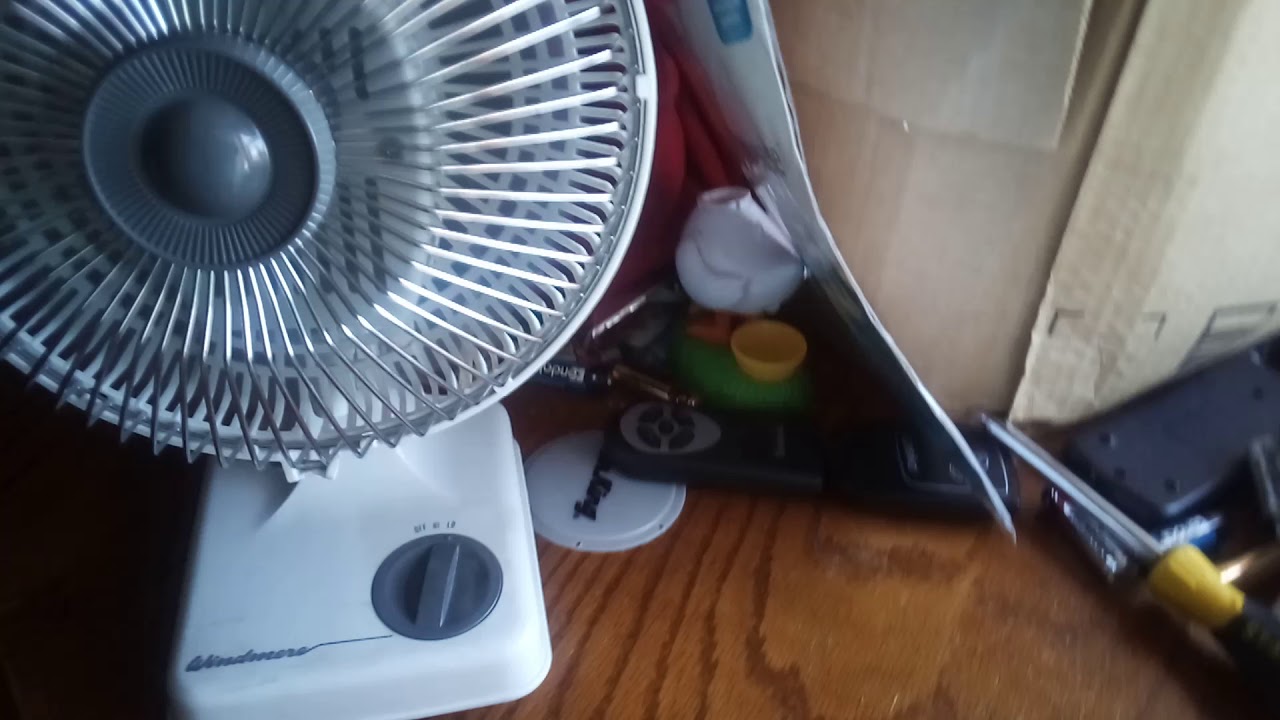 Early 1990s windmere 7" oscillating table fan model df-7 - YouTube