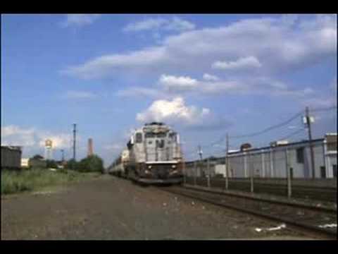 New Jersey Transit GP40PH-2B # 4207 - YouTube