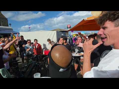 Organisateurs Ty Pierre, Filles et Garçons de Café, Roscoff - YouTube