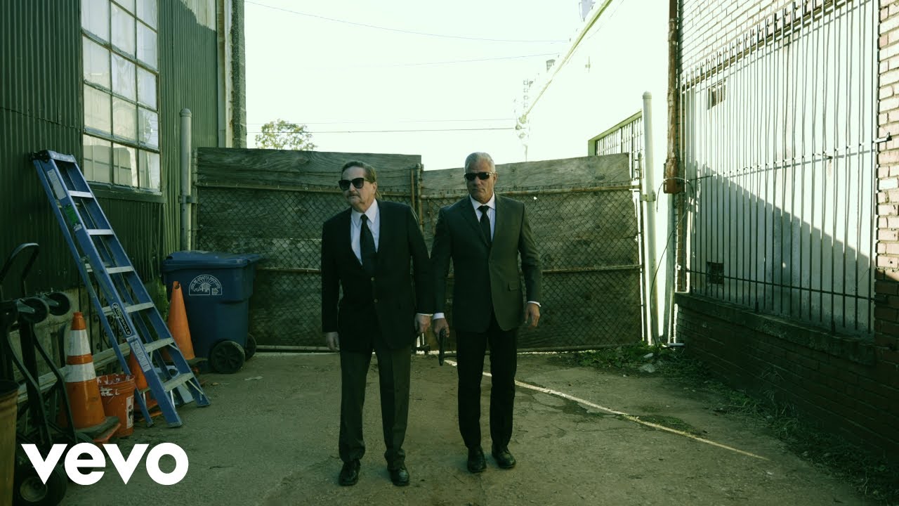 Blacc Zacc - Lookin Like (Official Music Video) - YouTube