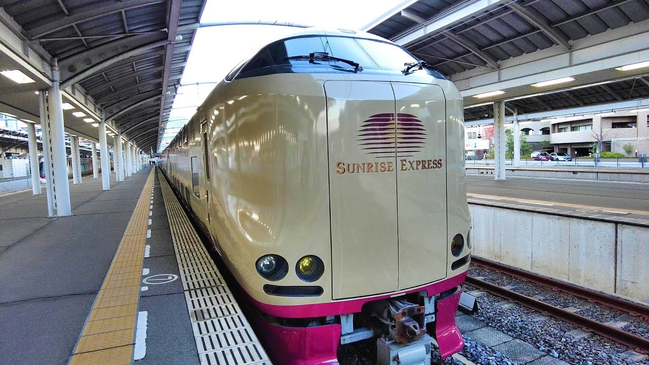 First class private room on Japan’s overnight sleeper train Sunrise ...