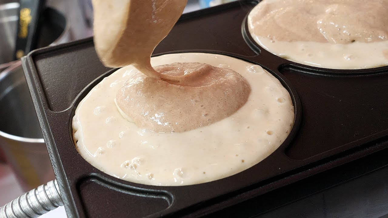 전국최초! 치즈듬뿍 백원빵 / gold coin cheese bread / korean street food - YouTube