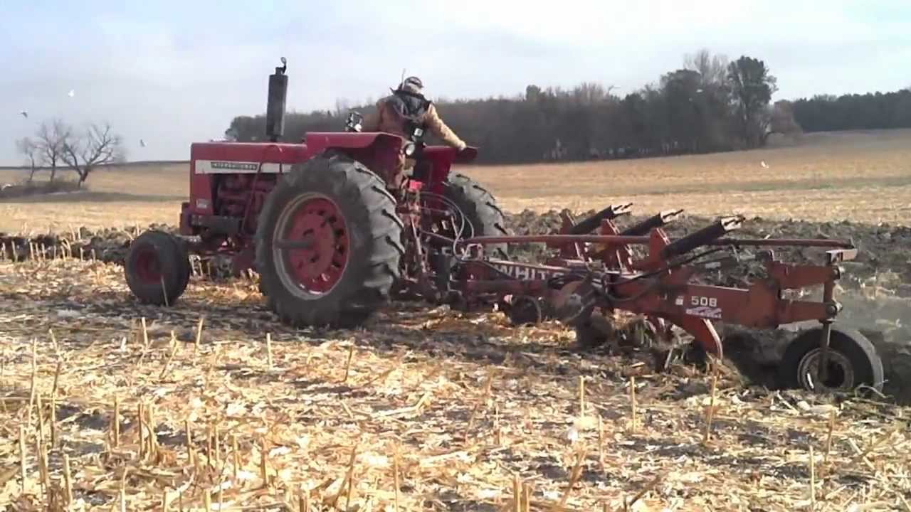 IH 856 high speed plowing - YouTube