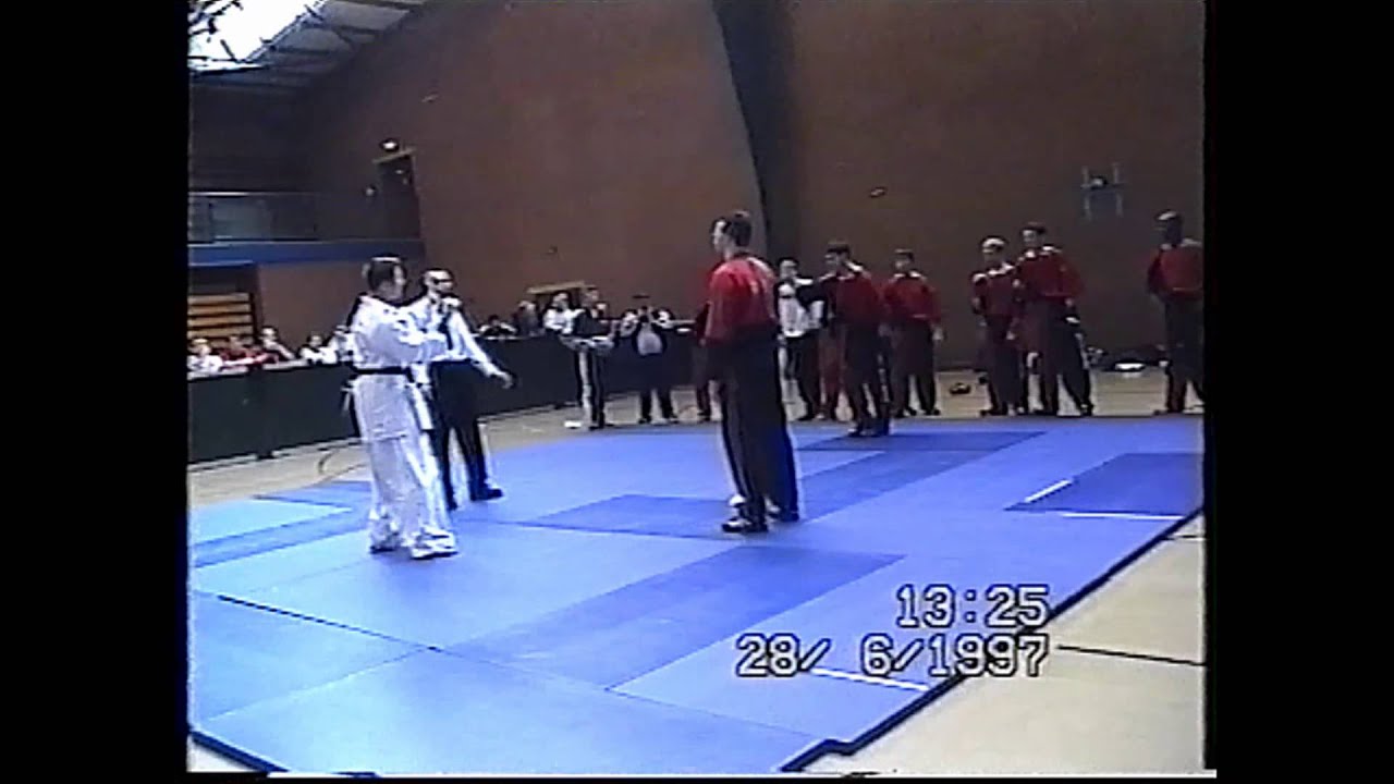 Karateka v's Robert Devane at Northern Ireland Championships - YouTube