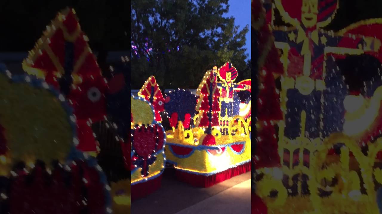 The worst parade ever - YouTube