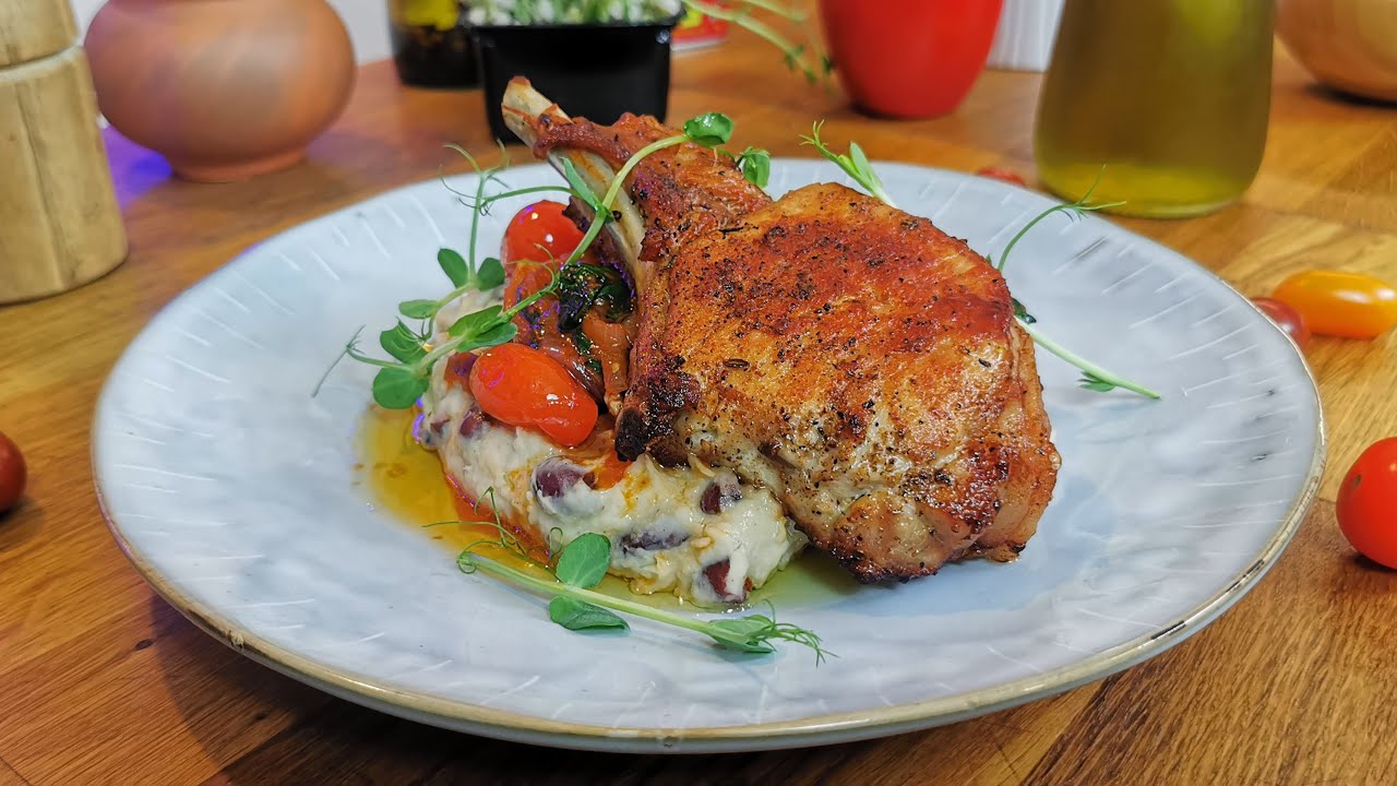 Cotlet de Porc cu Piure de Fasole si Usturoi Copt - Florin Arvunescu ...