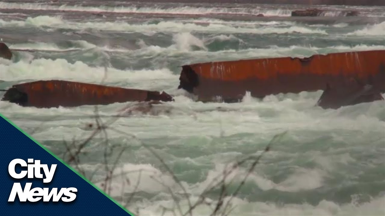 Famous shipwreck moves toward Niagara Falls - YouTube