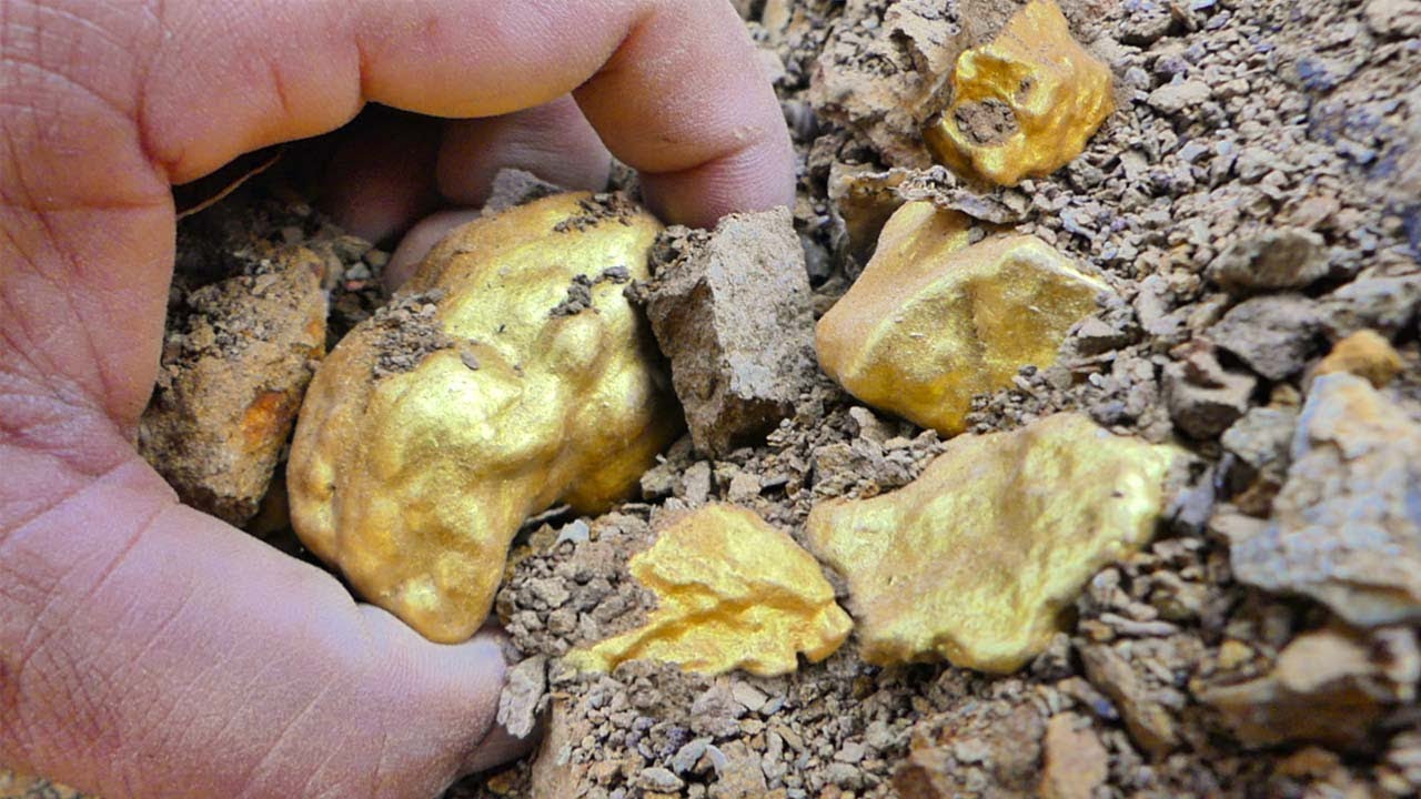 lucky! I found GOLD NUGGETS in the Mountain near the Village, worth ...