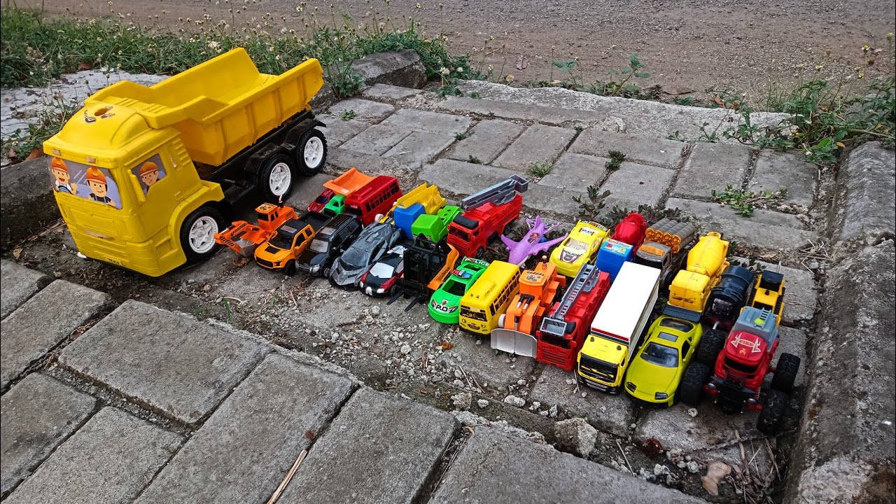mobil truk tronton besar penuh mobil balap,kreta,excavator,truk oleng ...