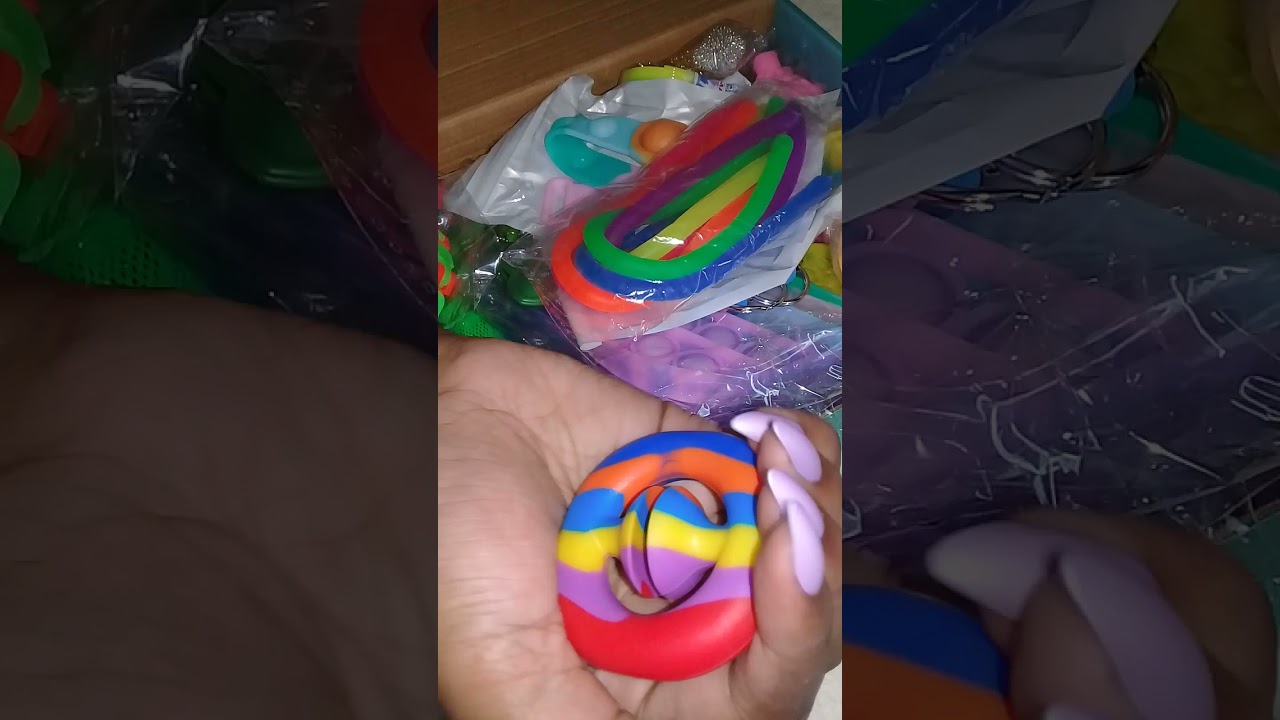 A Bunch of Fidget Toys, Suprise Birthday Present!!🤗🎉🎊🎁🎂 - YouTube