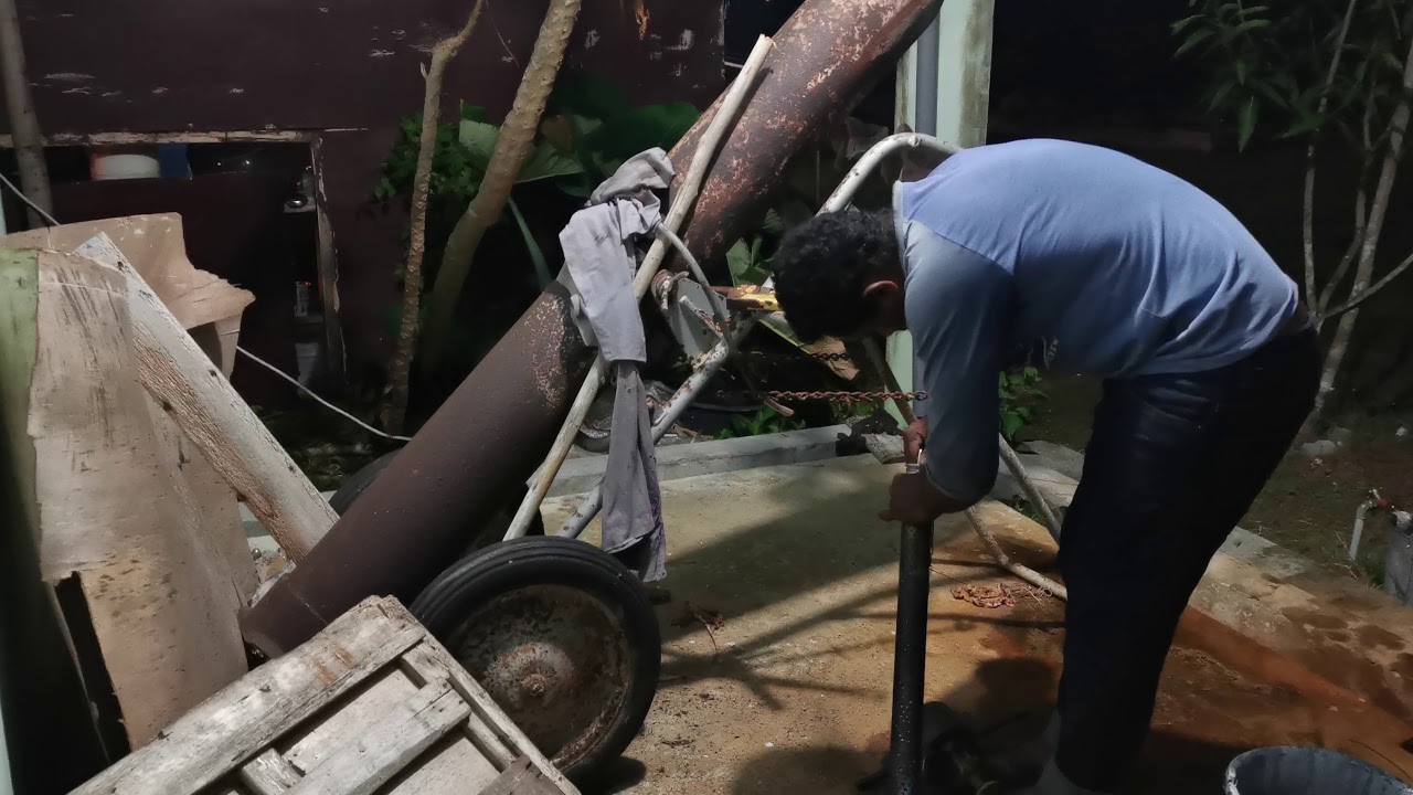 Pembuatan gas Hidrogen utk Balon Pibal BMKG - YouTube