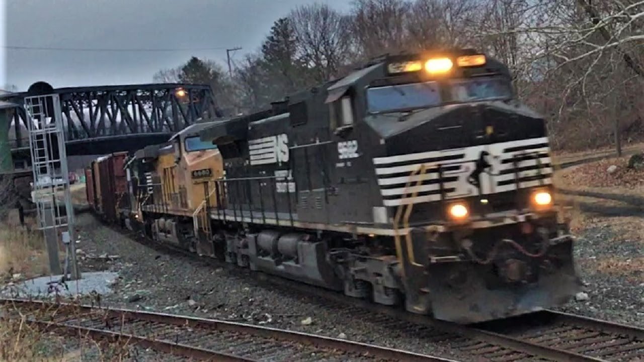 NS 32A & 33K - A Step Back In Time (NS Lehigh Line) - YouTube