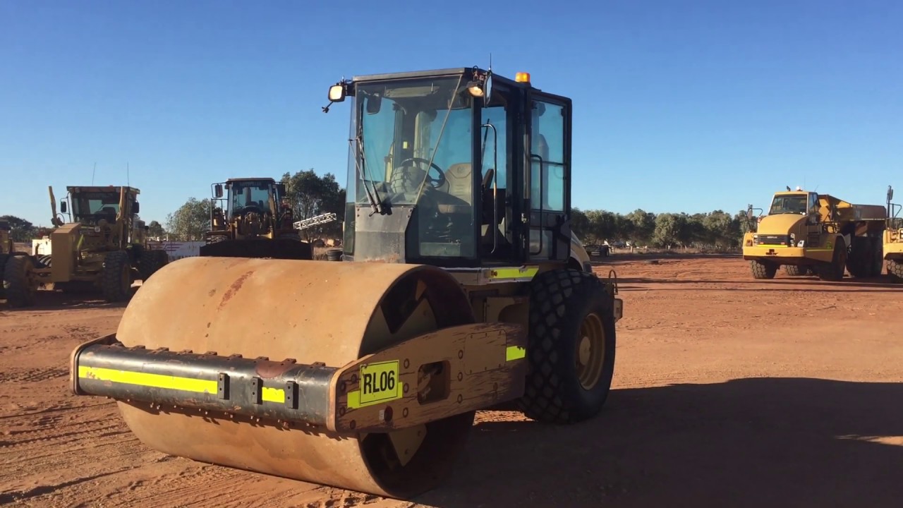 QE68 - 2004 Caterpillar CS563E Articulated Smooth Drum Vibratory Roller ...