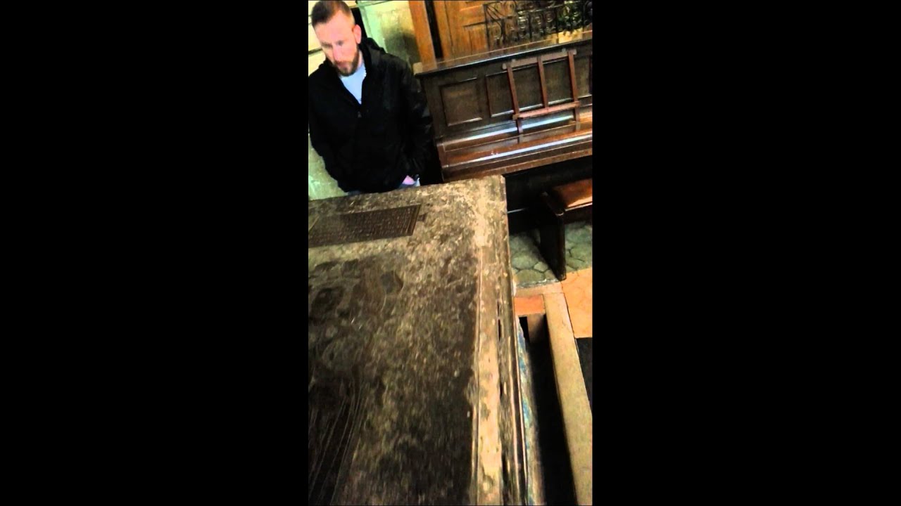 The tomb of Anne Boleyns Father - YouTube