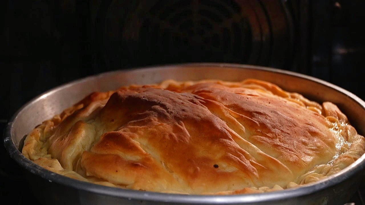 Byrek korçe me qepë e domate, sekretet e recetës tradicionale - YouTube