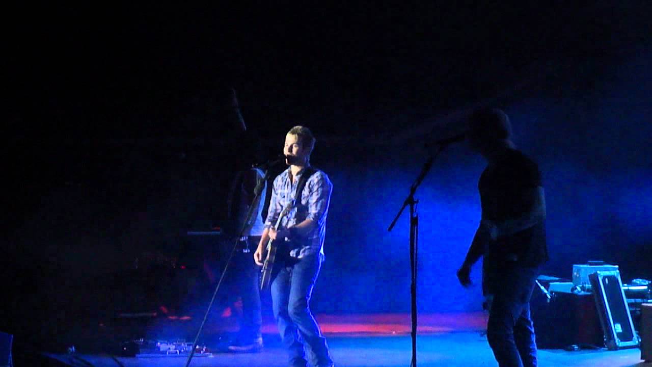 Lifehouse Live in Manila 2012 - Hanging By A Moment - YouTube