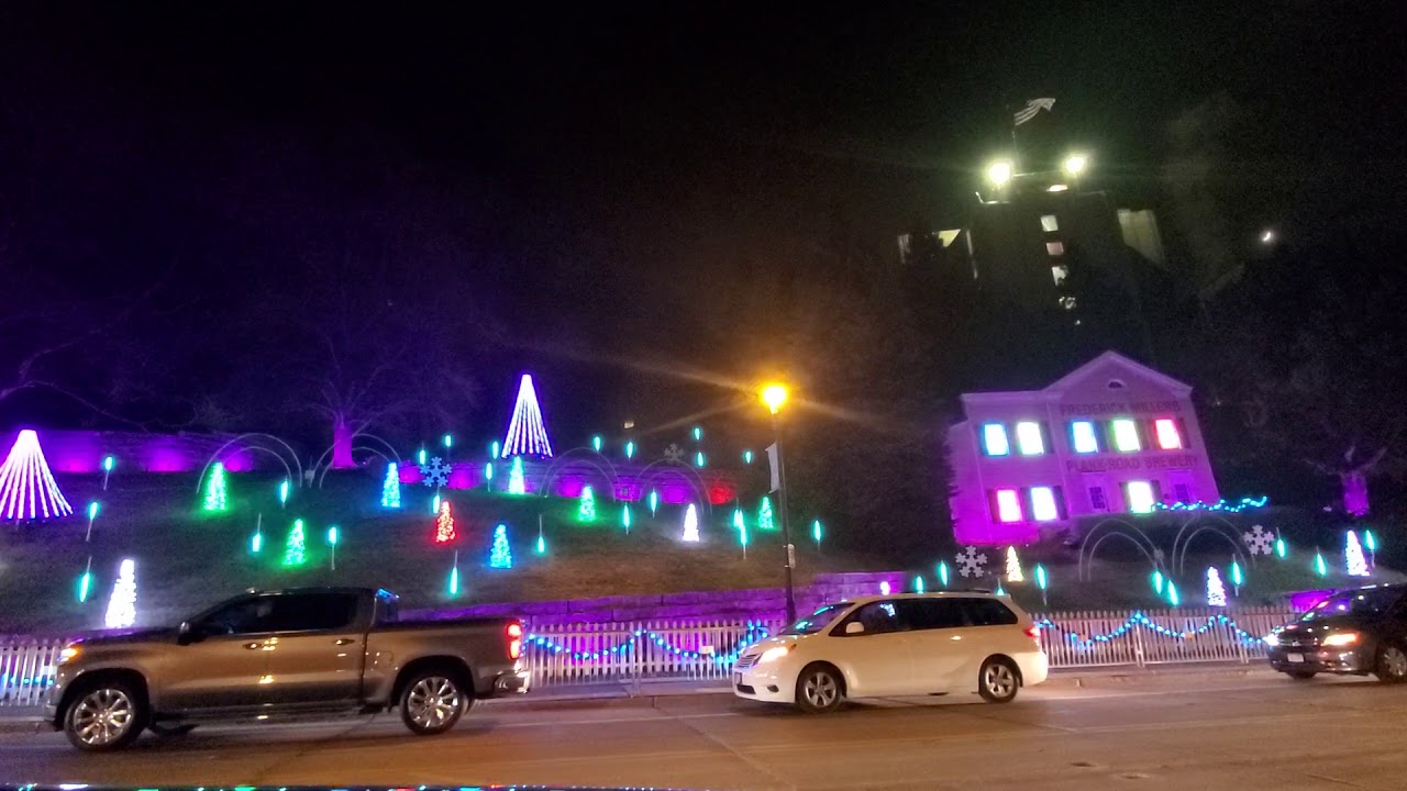 2020 drive thru Christmas lights in miller valley, Milwaukee Wisconsin ...