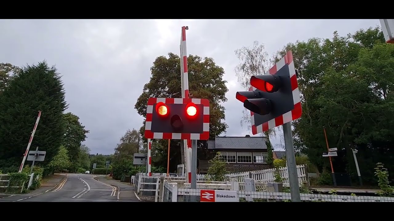 Blakedown station level crossing 02/09/2025 part 2 - YouTube