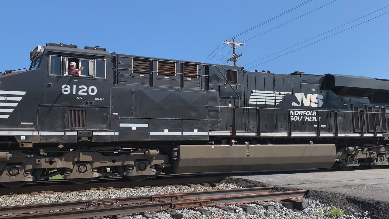 Friendly crew aboard NS8120 at Rathburn Street - YouTube