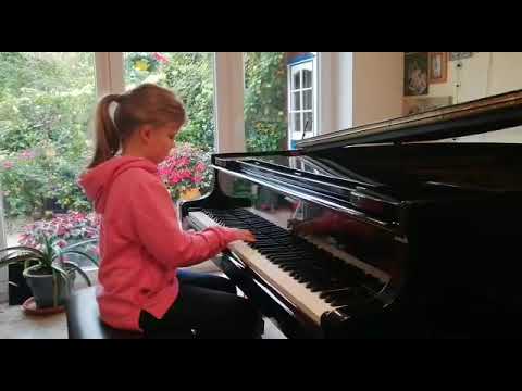Erster Walzer - YouTube