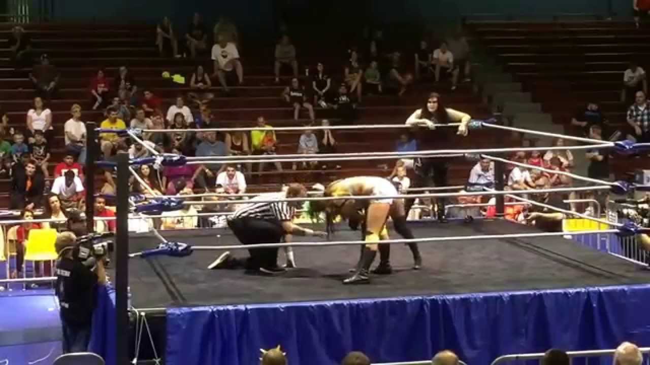 Fan Cam: Lexa Rose and Tara v. Ashley America and Sammi Pandora - YouTube