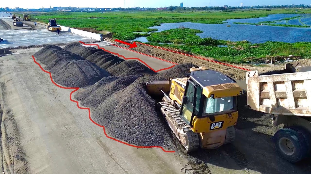 New Update! Expert Operators Reveals Laying Crushed Stone And Trimming ...