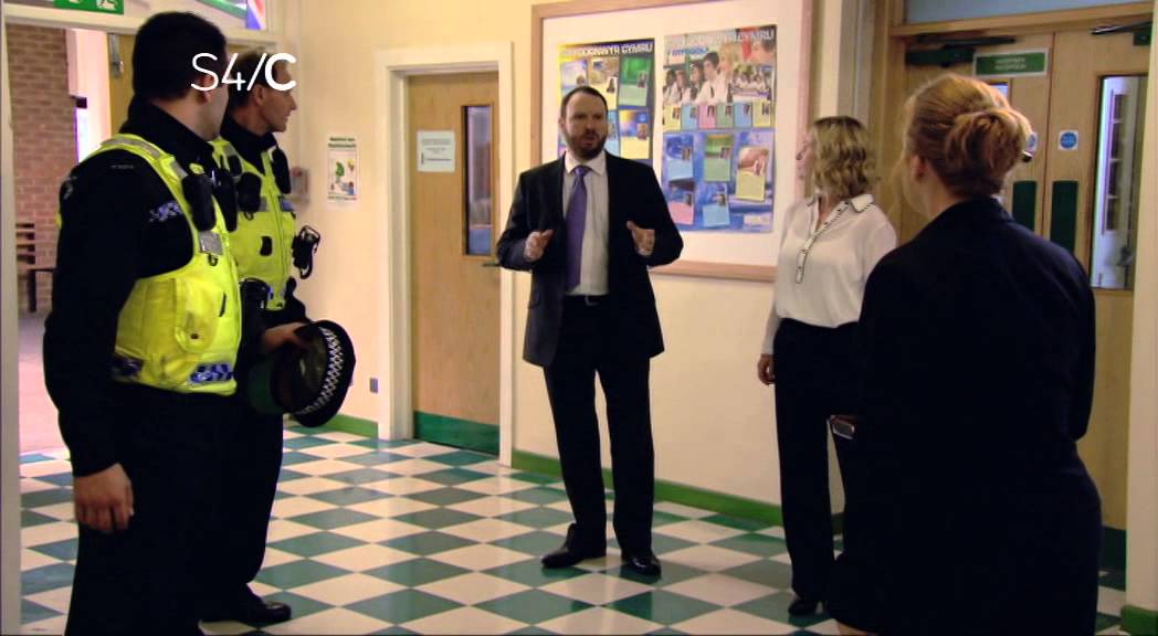 Gwaith Cartref - clip 3 - YouTube