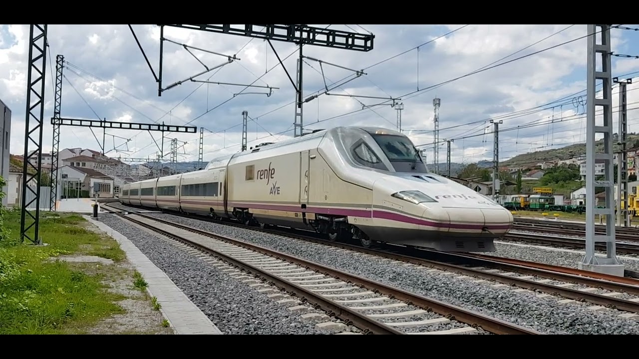Ave s112 saliendo estacion de Ourense y destino Madrid. - YouTube