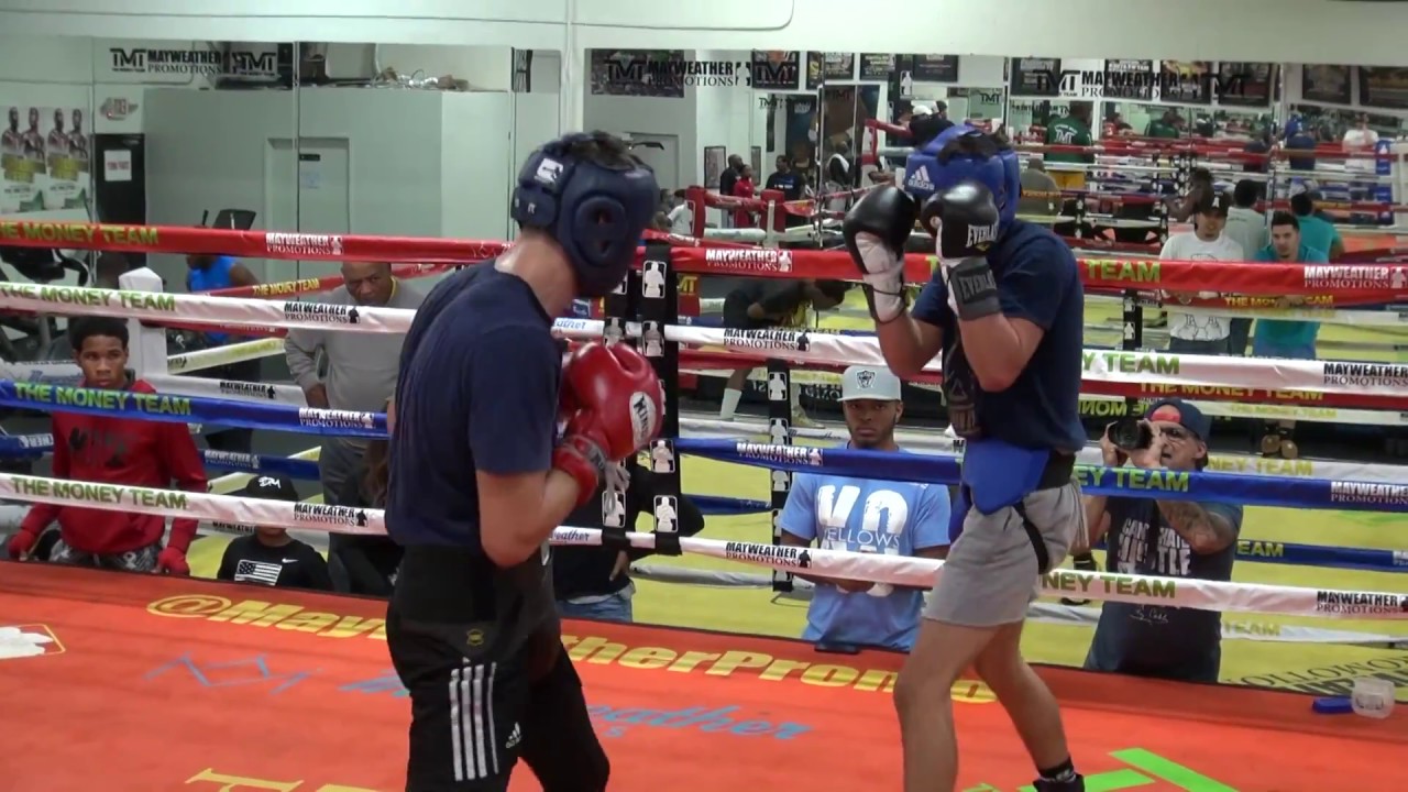 Young pros sparring inside the Mayweather Boxing Club - YouTube