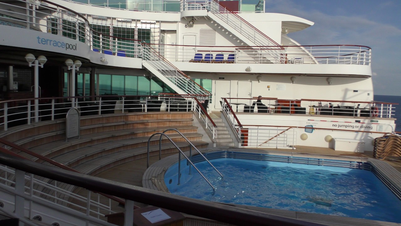 4K Video Tour of Terrace Pool & Bar & Back of Ship on board P&O Azura ...