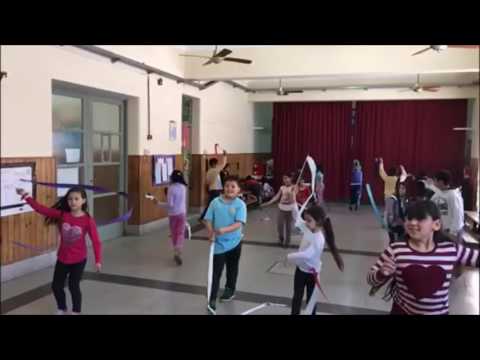 Coreografía grupal con cintas - YouTube