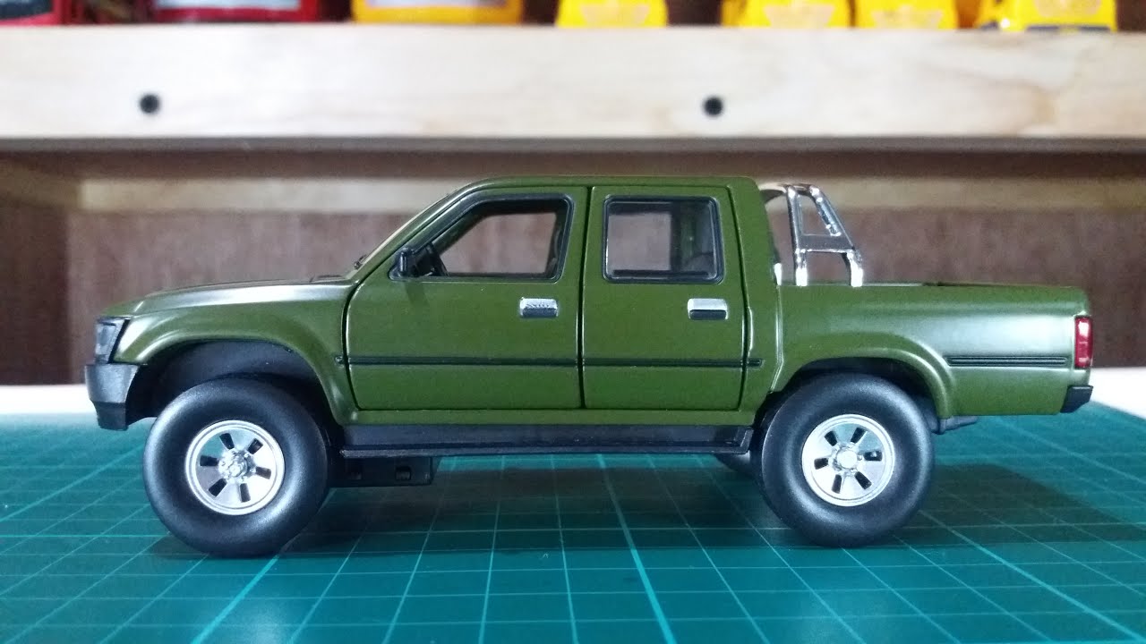 TOYOTA HILUX Army Green 1:32 UNBOXING - YouTube