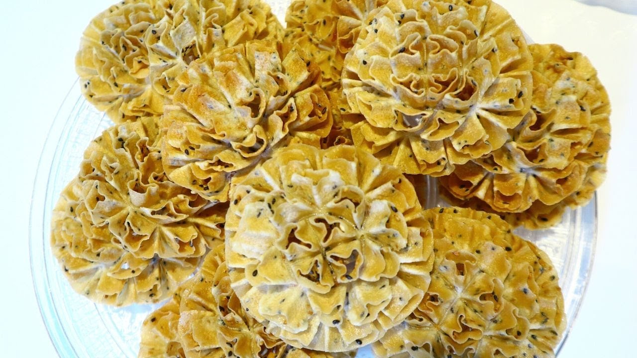នំផ្កាចាន់ស្រួយឆ្ងាញ់ Nom Pka Chan - Crispy Lotus Flower Cookies - YouTube