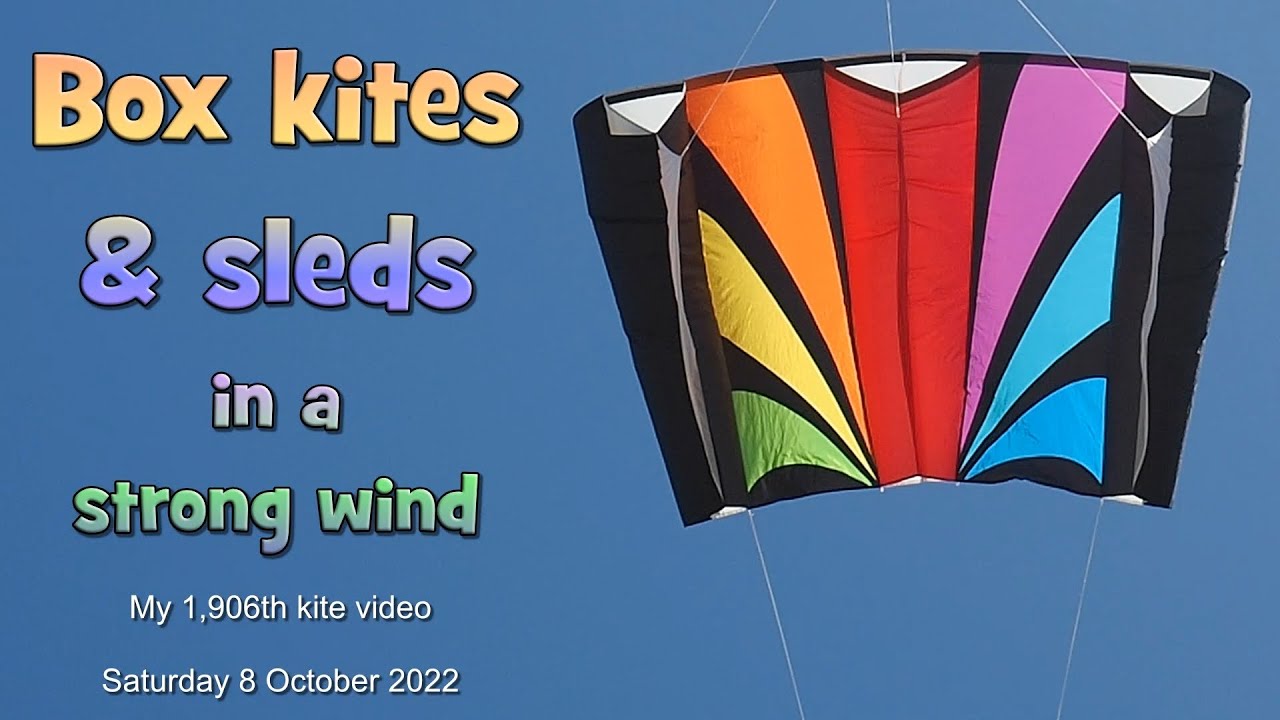 Box kites & sleds in a strong wind - YouTube