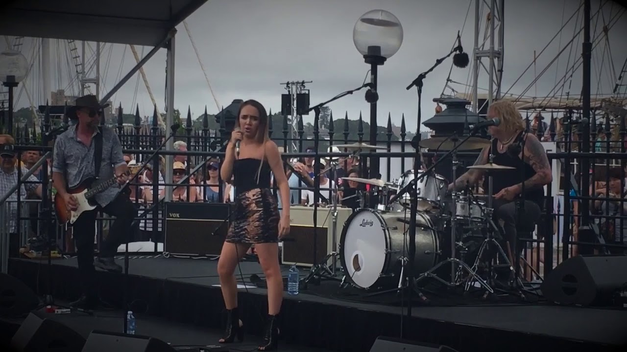 Brooke Paulley & Stellar ~ Australia Day Rock Classics 2018 - YouTube