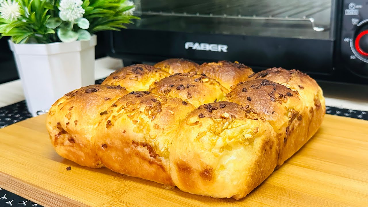 ROTI INTI SERUNDINGSOFT AND FLUFFY GARLIC #resepi #bread #fyp - YouTube
